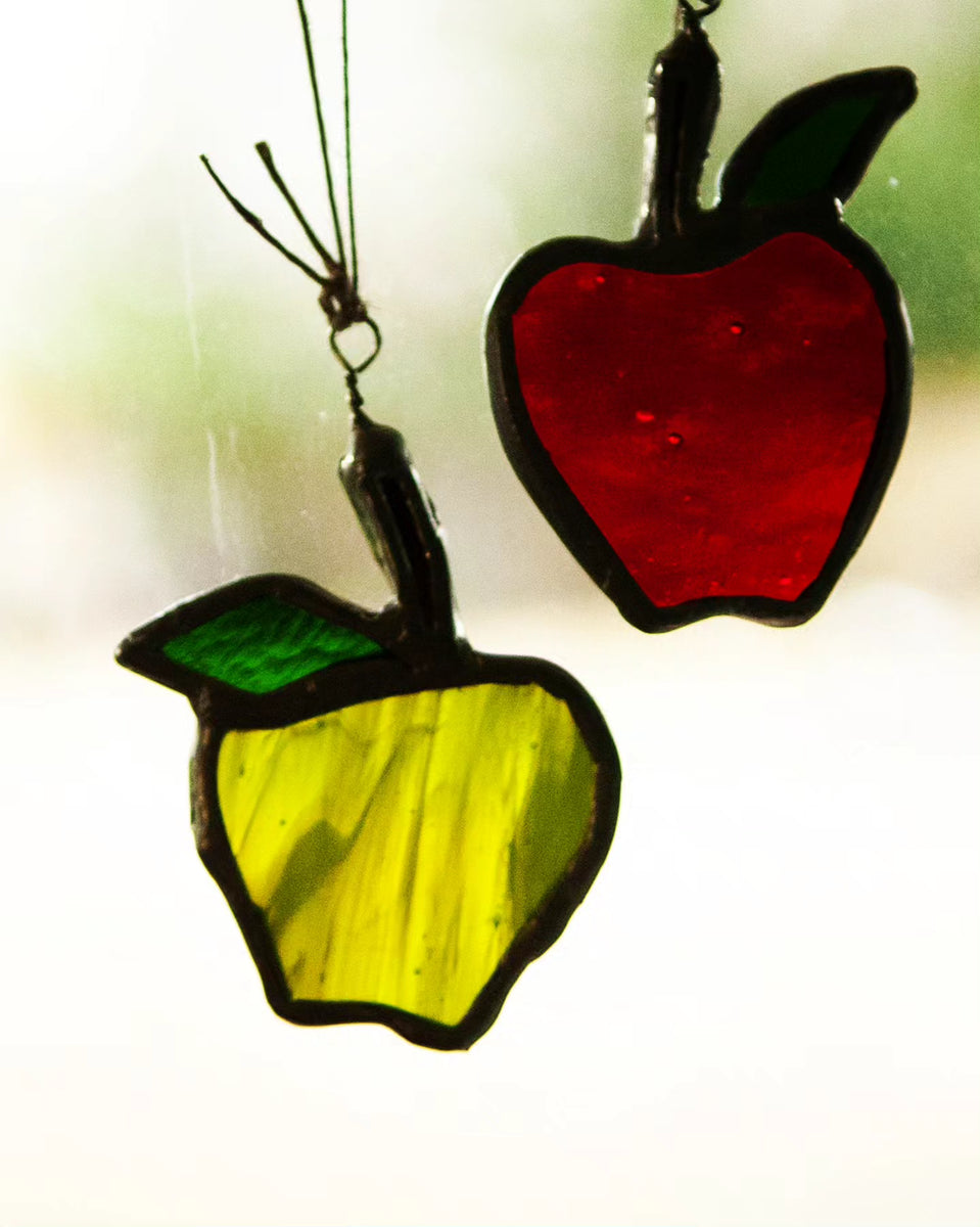 Apple – Handmade on Main